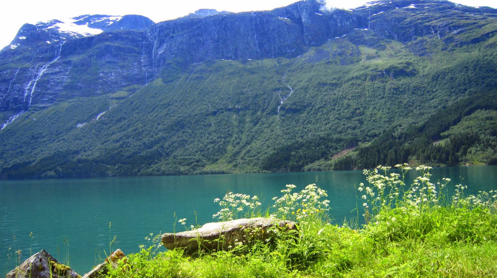 Moments and Magic: The Way to Kjenndalsbreen