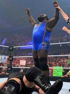 WWE In live!!!!: MARK HENRY vs BIG SHOW