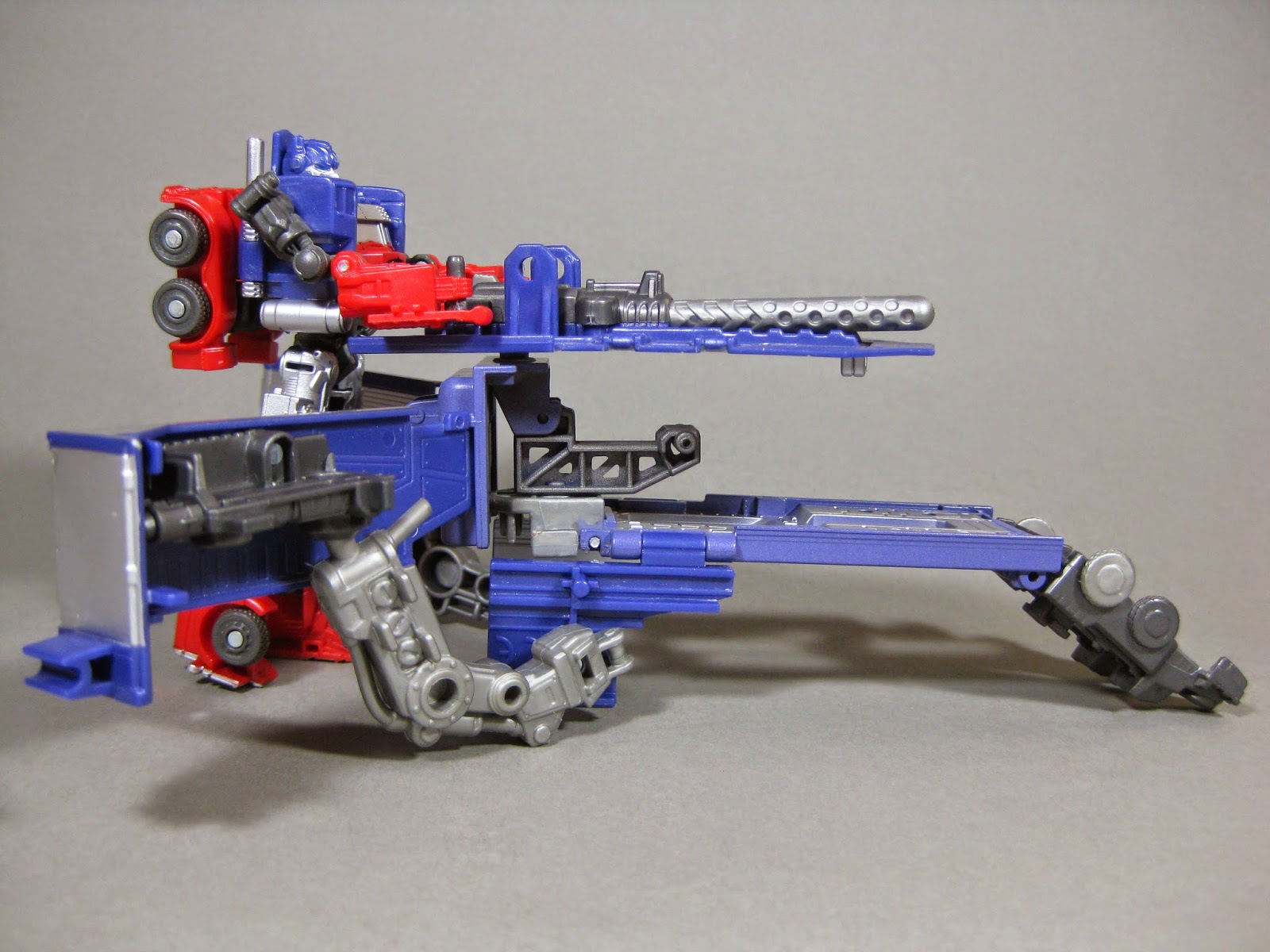 deSMOnd Collection: Hasbro "Optimus Prime with Armored Weapons Platform ...