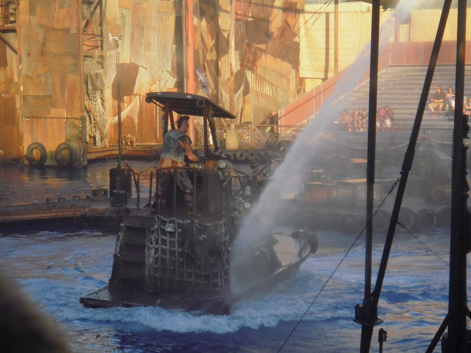 Miquelli's Amerikablog: Themepark attractie: Waterworld: A Live Sea War ...