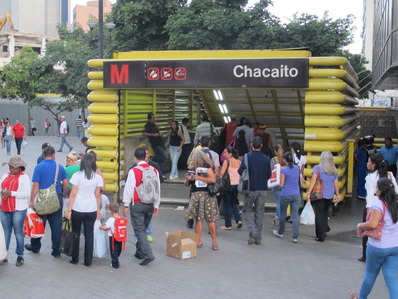 El Camino a la Felicidad: Distribucion de libros en Chacaito