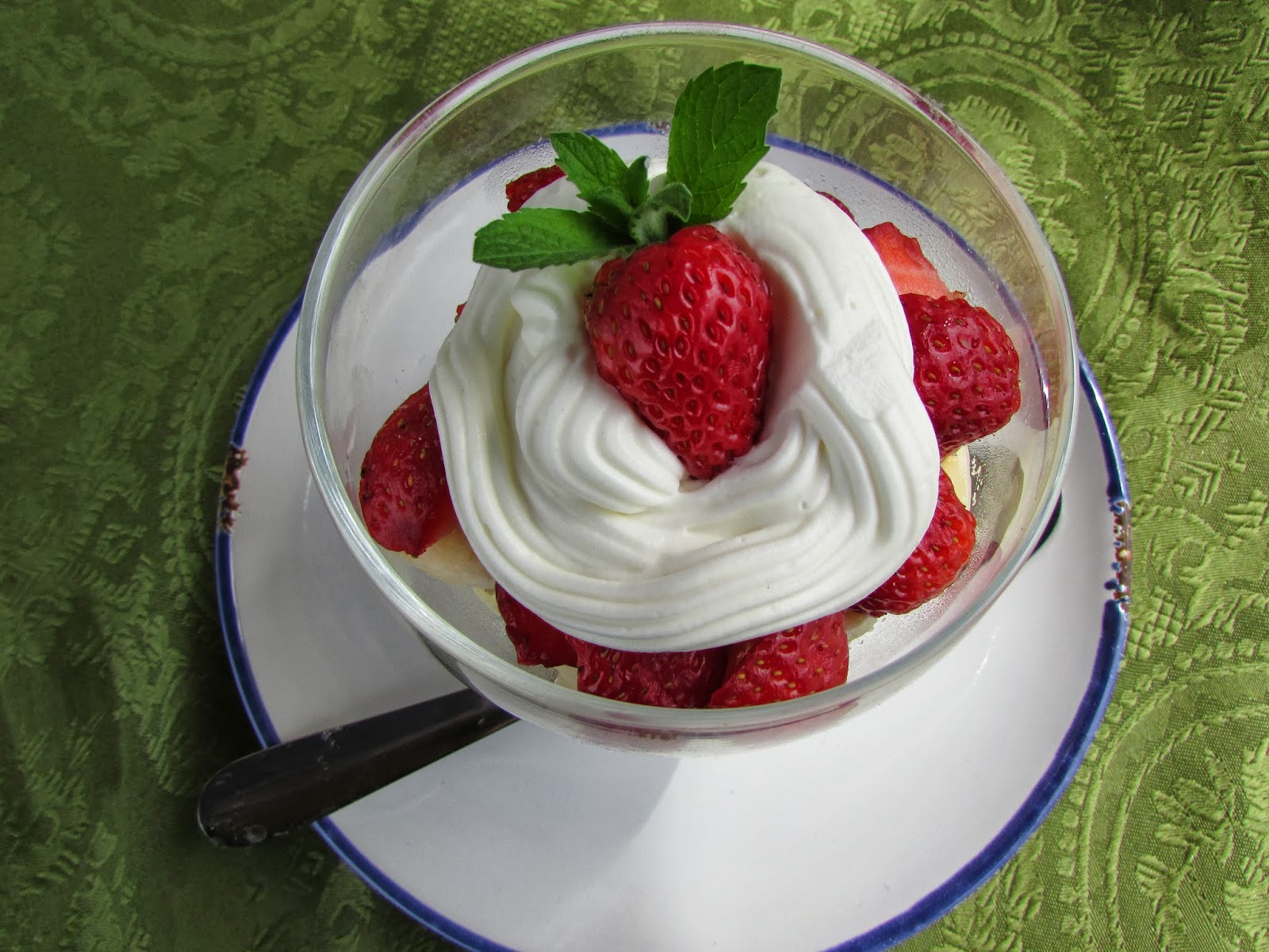 Canela kitchen (gloria): Banana and strawberries pudding (postre de ...