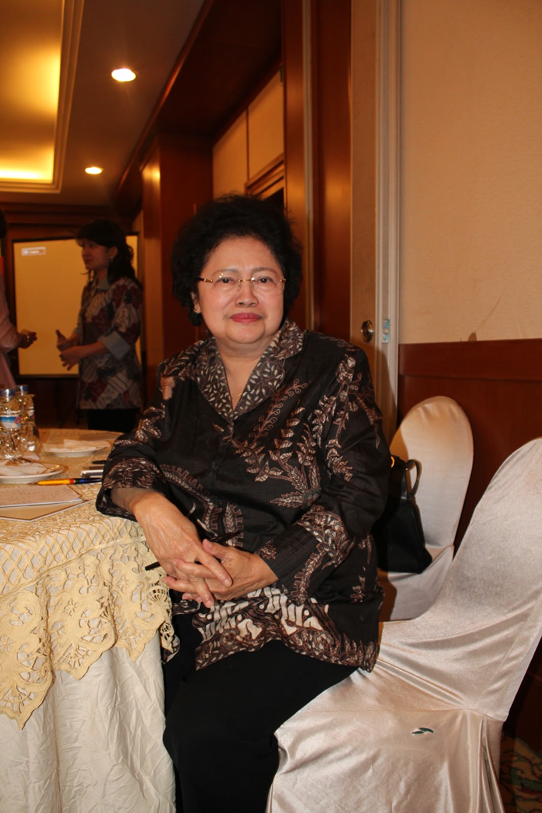 Ruang Periksa Dokter: Prof. Dr. dr. Sri Hartini KS Kariadi, SpPD KEMD