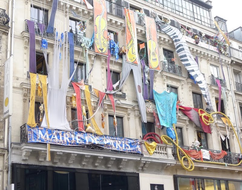 What's that building? The art squat at 59 Rue de Rivoli!