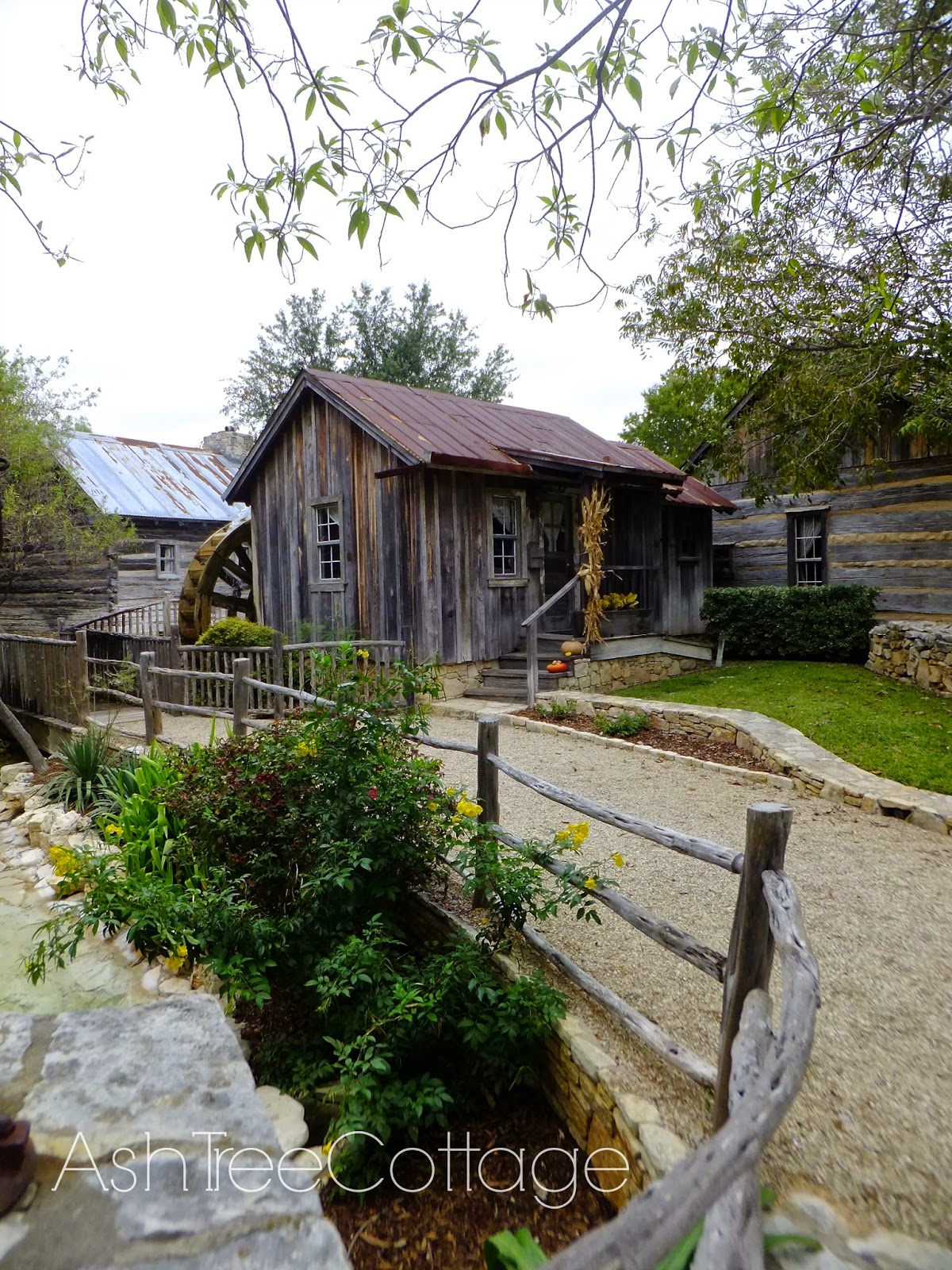 Ash Tree Cottage: Bentley's Texas Hill Country Cottage Tour