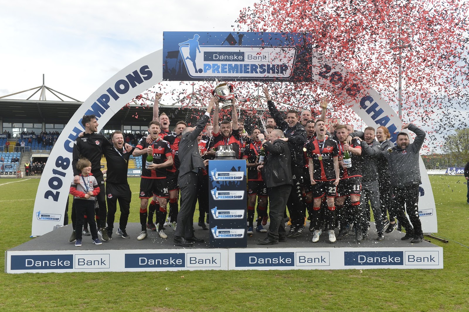 World Football Badges News: Northern Ireland - 2017/18 NIFL Premiership