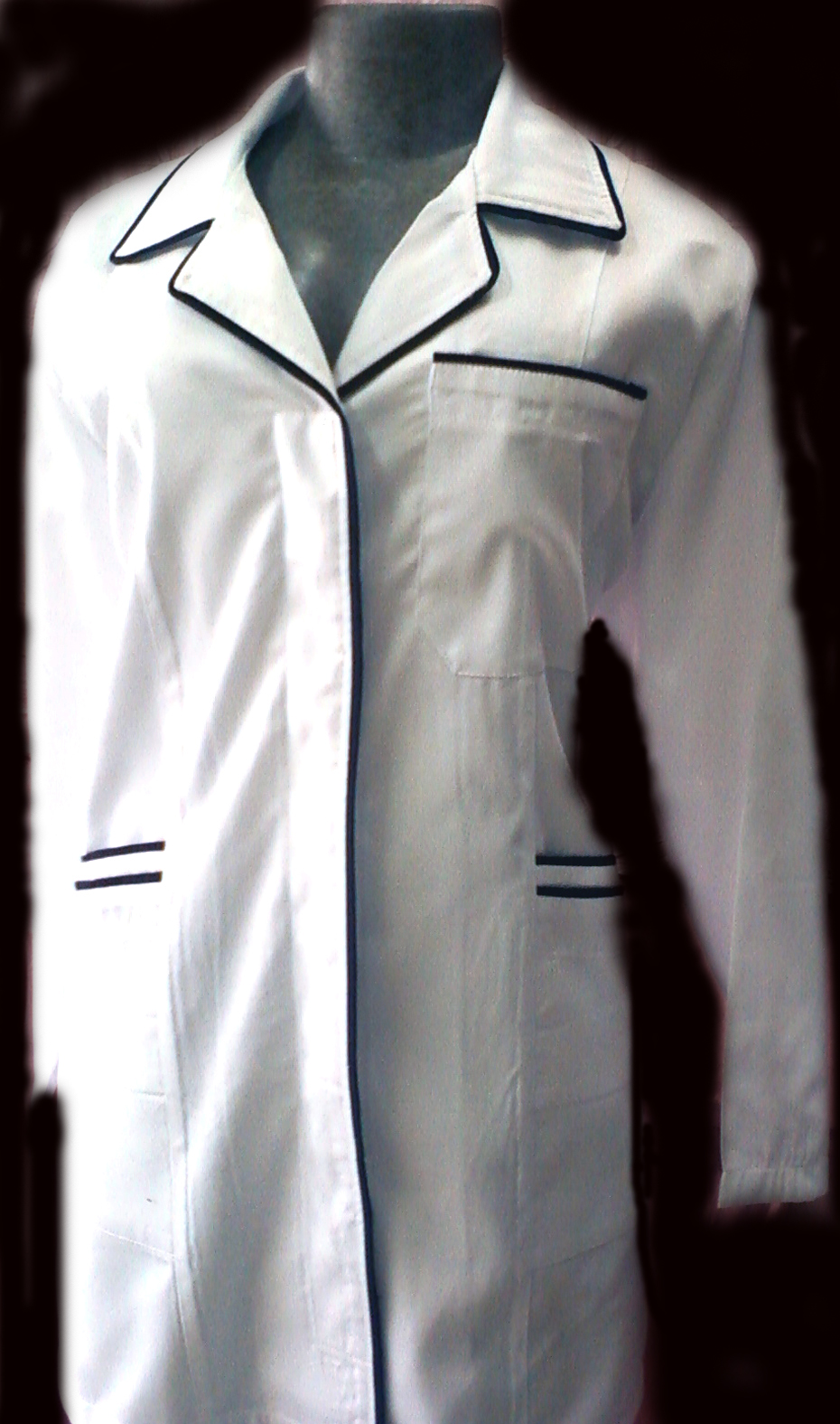 .: MODELO 001 BATAS MEDICAS CON VIVO Y BORDADO