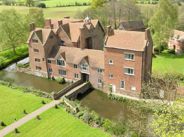 Dioramas and Clever Things: Harvington Hall and its Secret Chambers