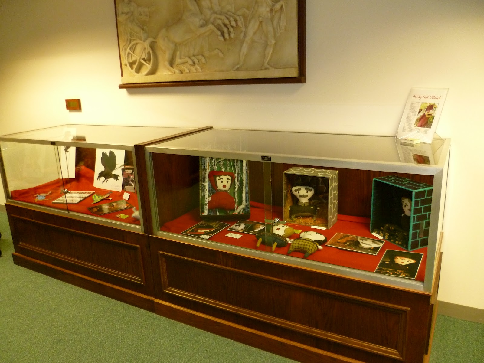 LeahNOlbrich: Library Display Case