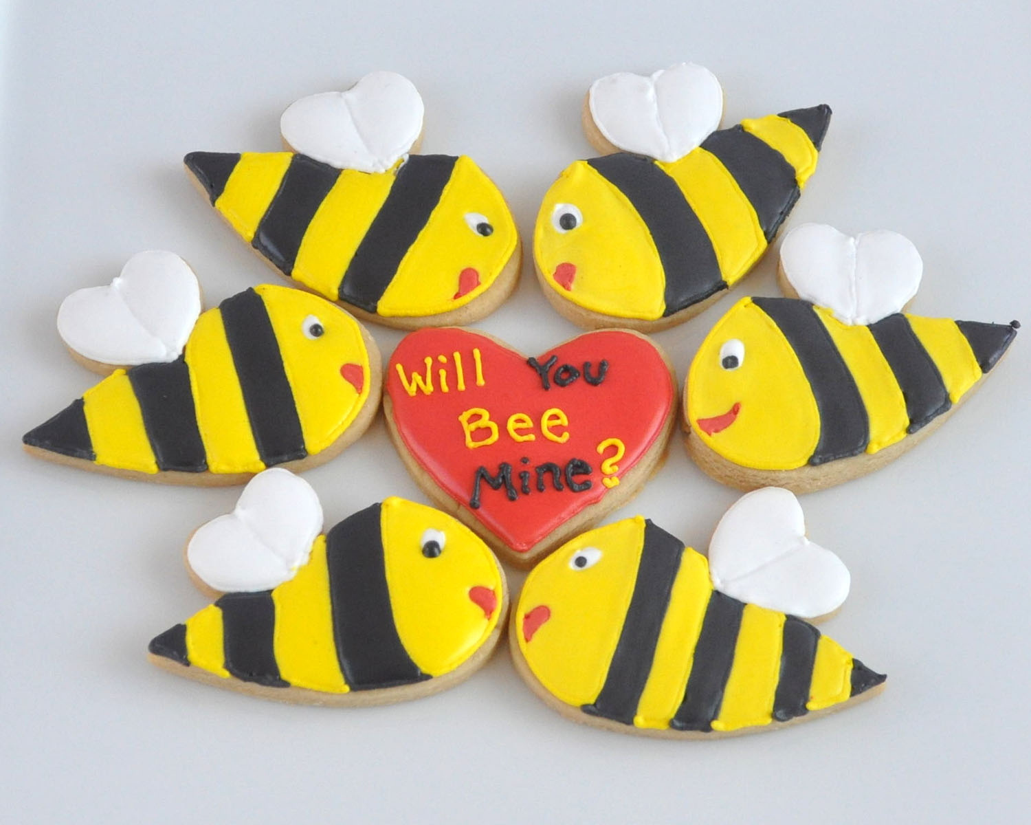 Beki Cook's Cake Blog: Bee My Valentine Cookies