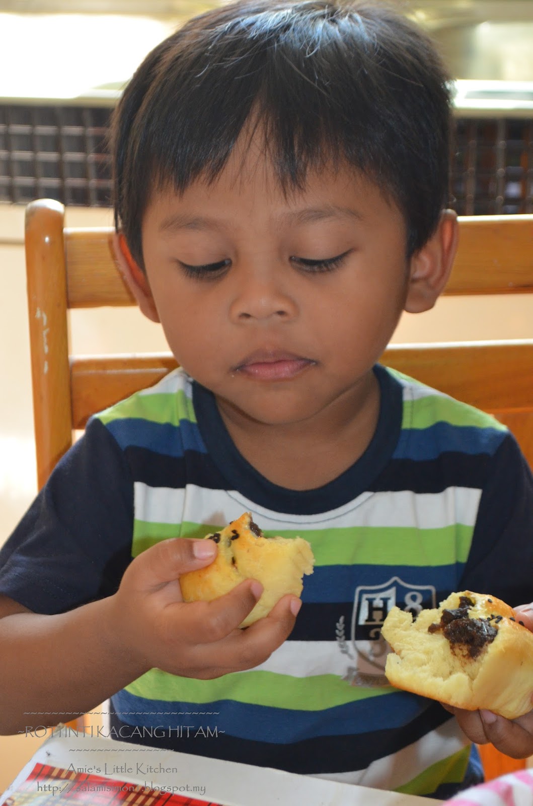 Roti Inti Kacang Hitam - Amie's Little Kitchen