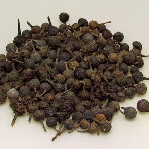 FARMAKOGNOSI : Fructus (buah): CUBEBAE FRUCTUS