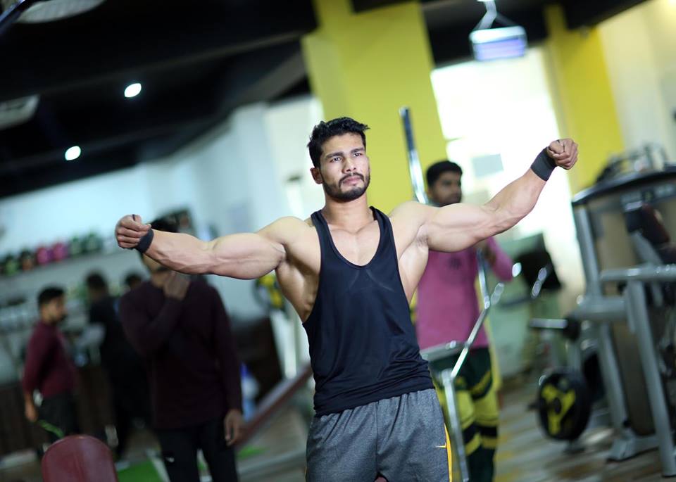 world bodybuilders pictures: pakistani punjab bodybuilder muhammad adil