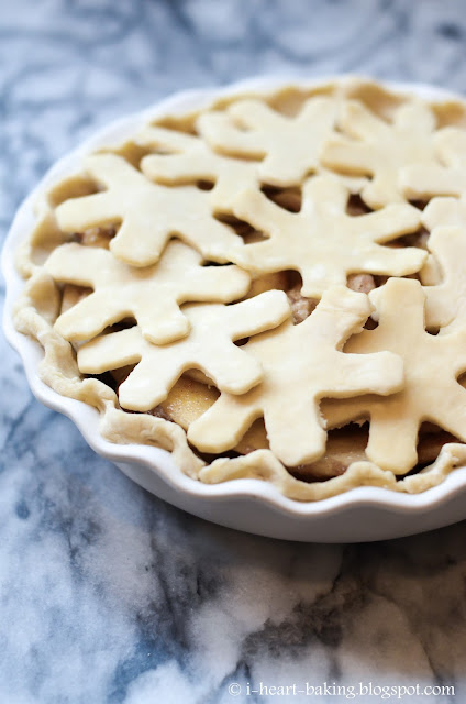 i heart baking!: snowflake cutout apple pie for christmas