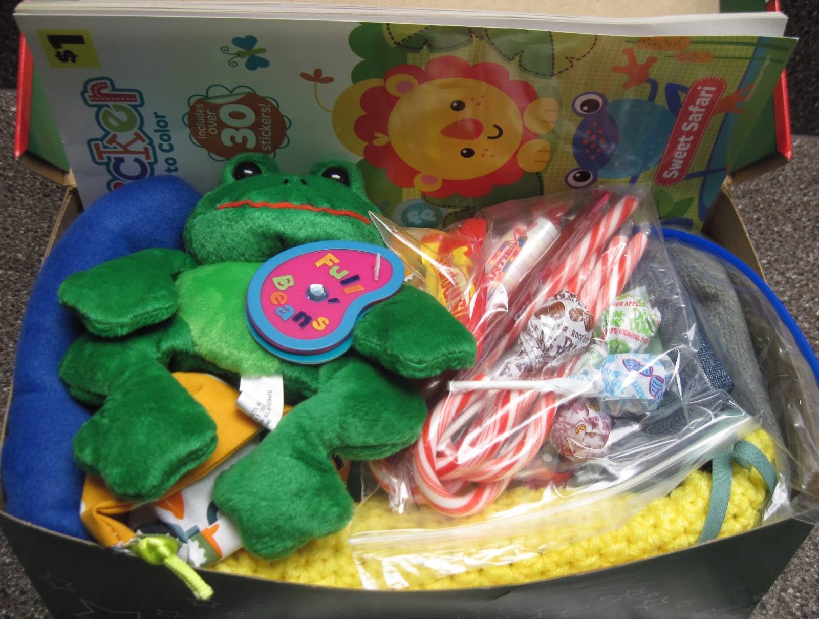 Simply Shoeboxes: Operation Christmas Child Shoebox for 2-4 Year Old Boy