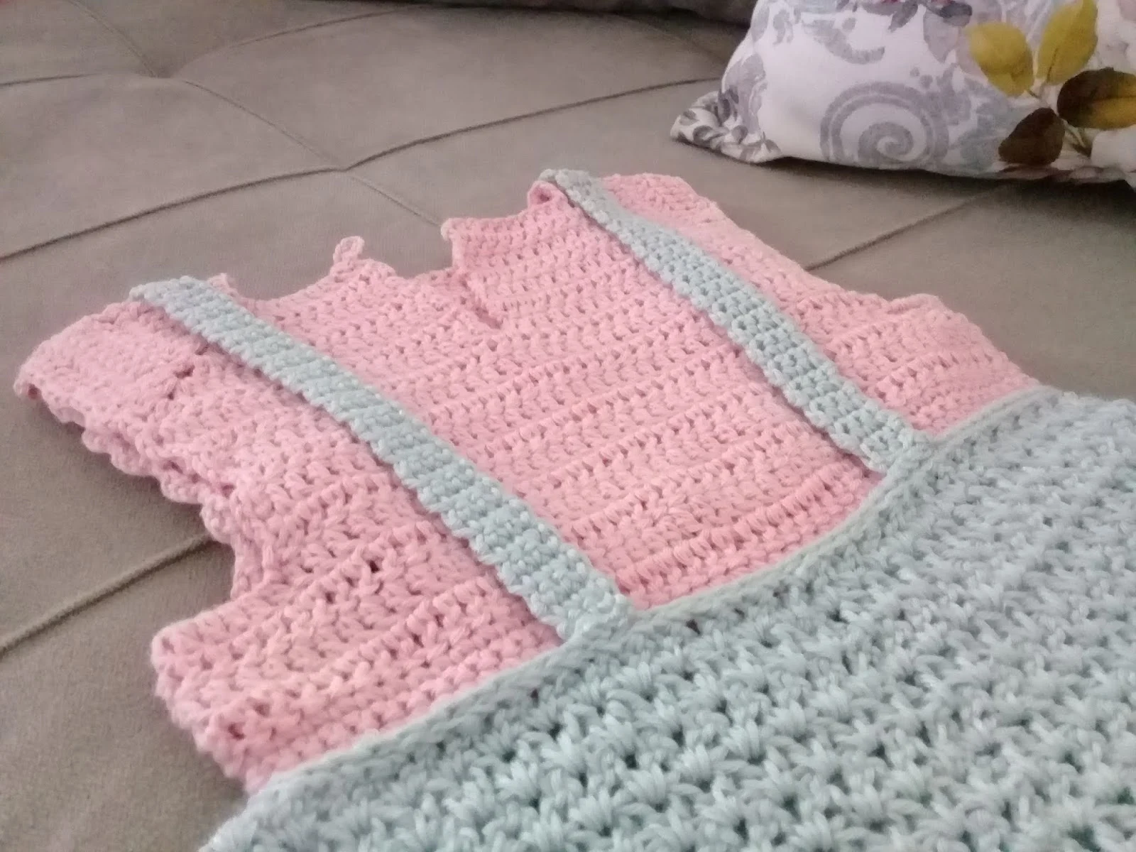 Cute HELLO KITTY Baby Dress Free Crochet Pattern - Sweetsamdesign ...