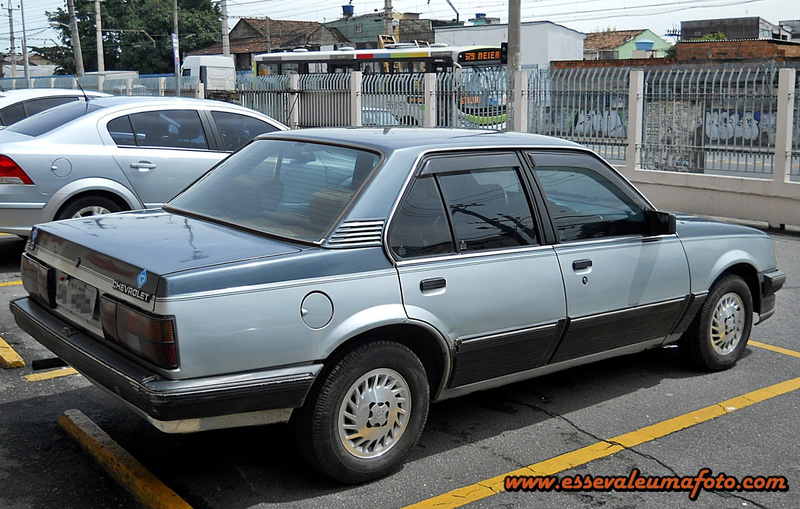 Registros Automotivos do Cotidiano: Chevrolet Monza Classic 1989
