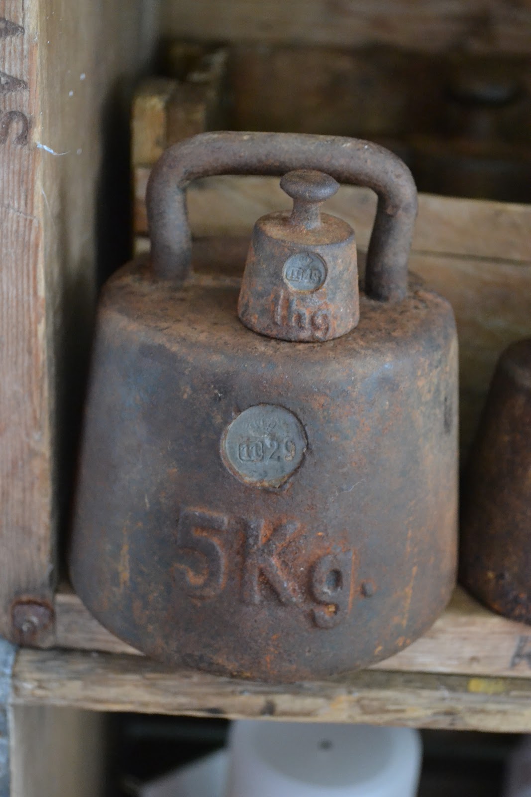 "Hemmet är min vrå": "Gamla vikter"