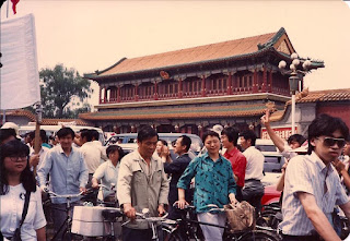 Standoff At Tiananmen: Pictures of 1989: Chai Ling Makes Video Tape and ...