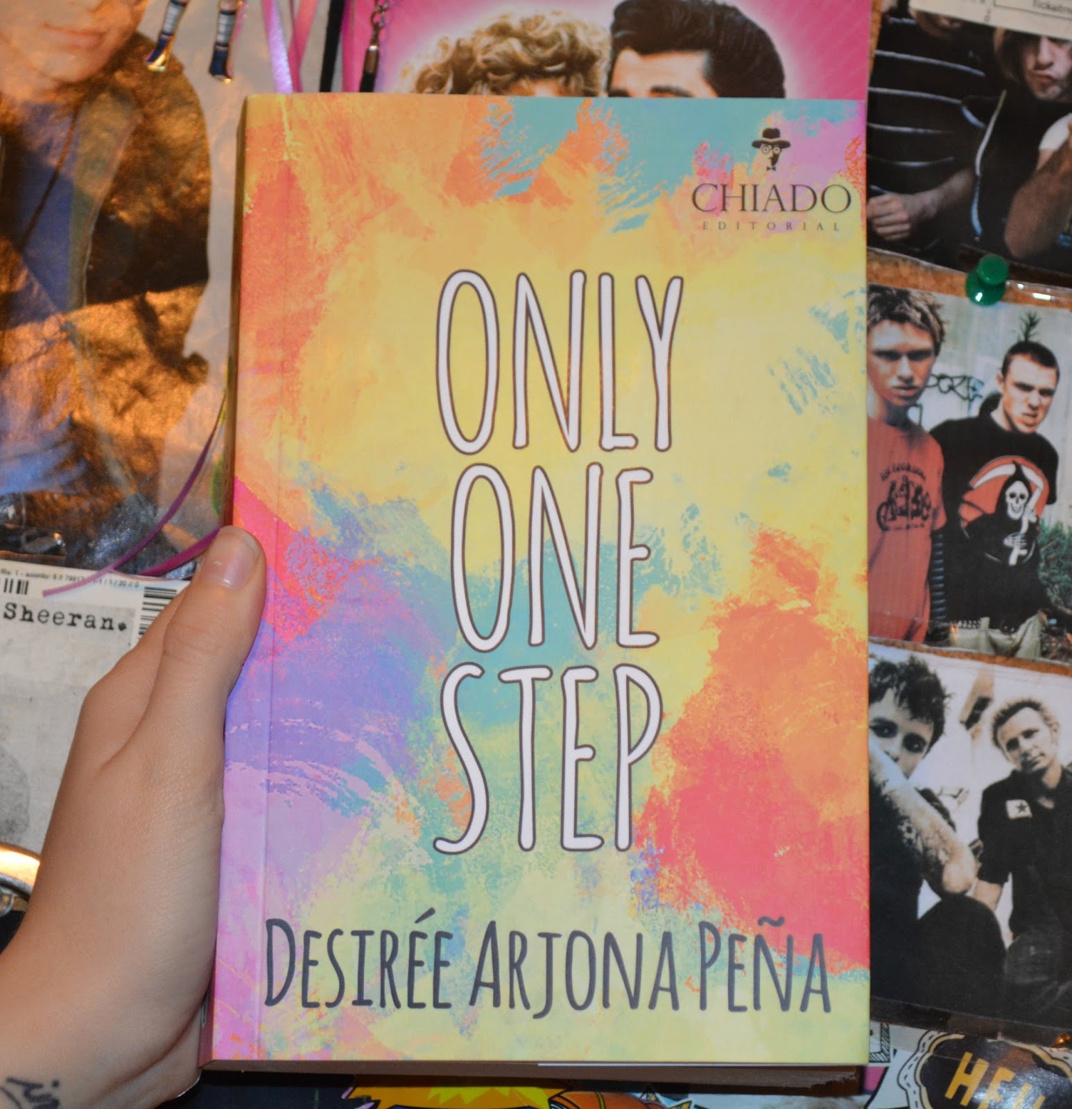 Flota con un libro.: Reseña de Only One Step | Desirée Arjona Peña.