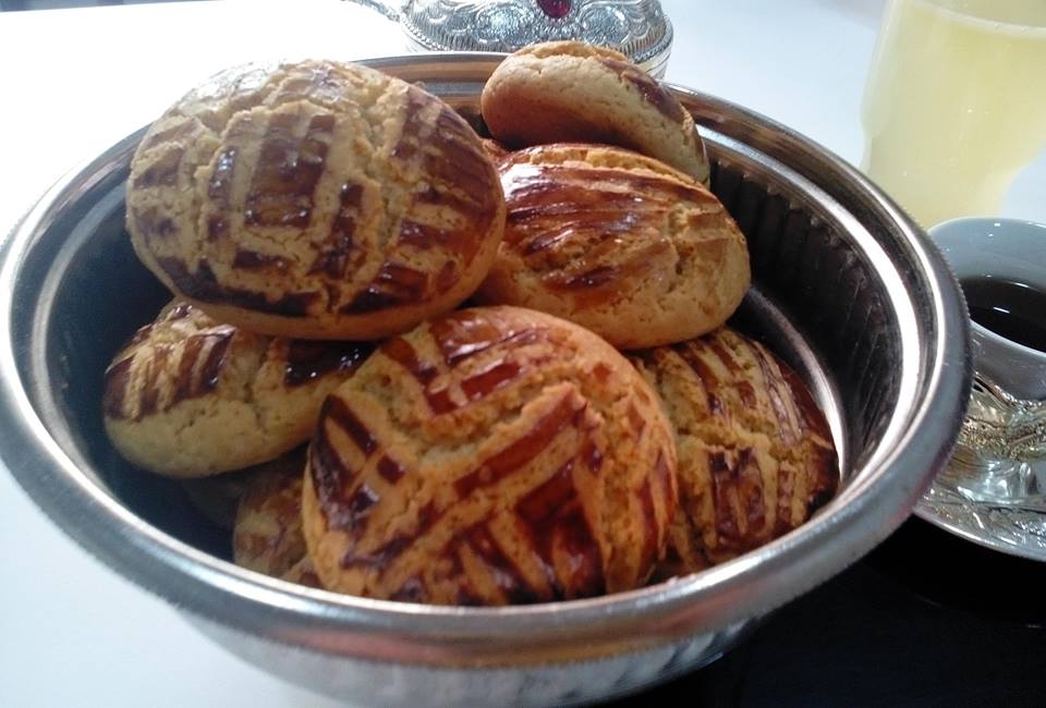 Biscuits sec simple et Economique pour le goûter réalisé par Tata Hbiba