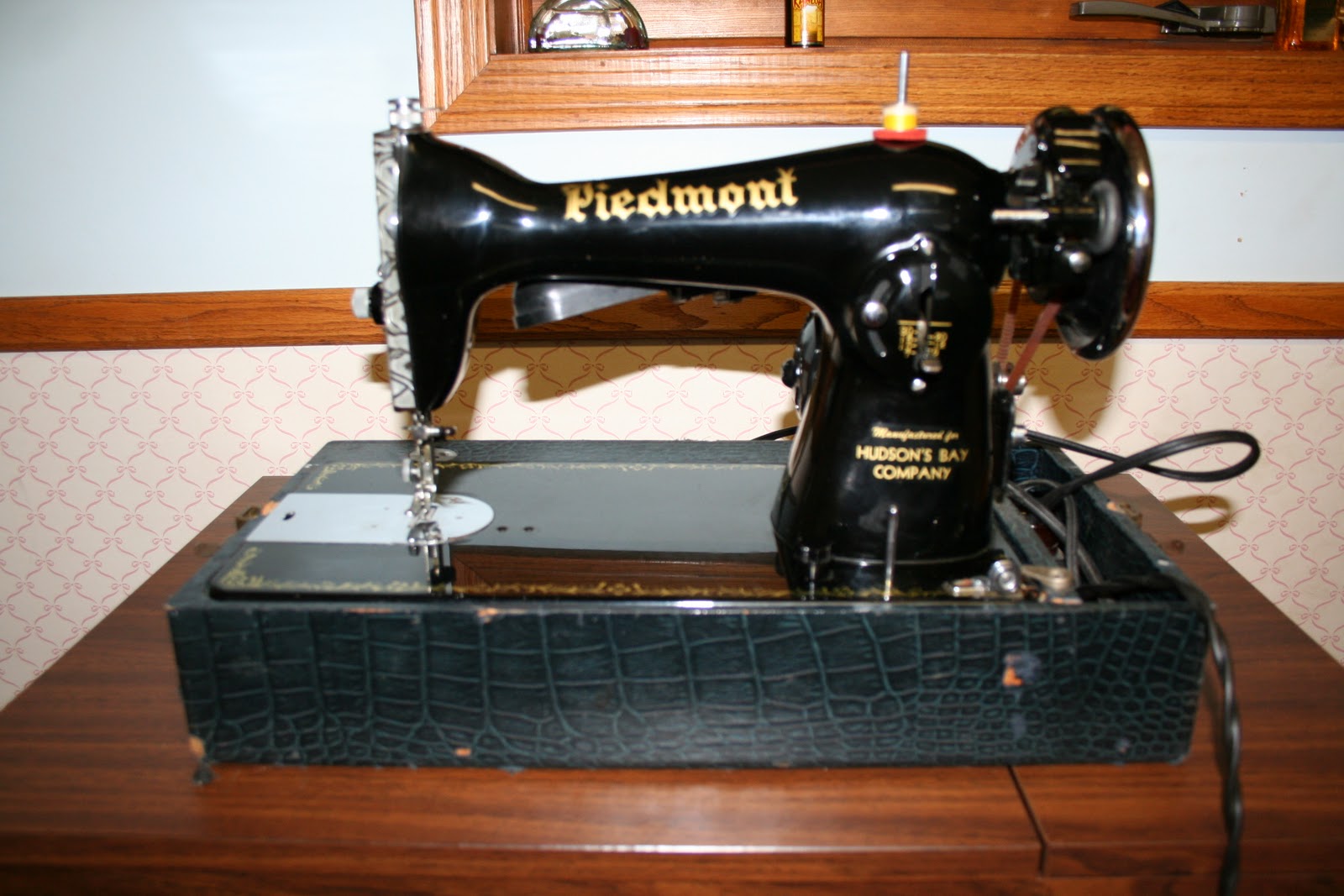 Tammy's Craft Emporium: 1940s Piedmont - Singer 15 clone