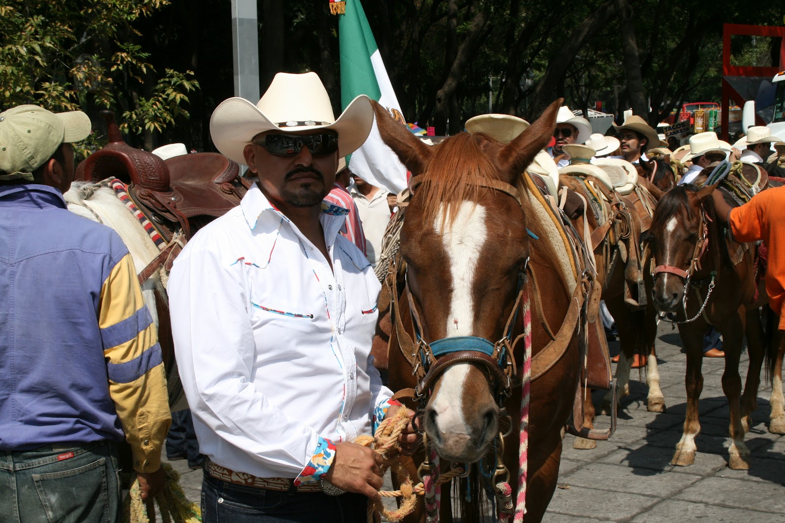 Imágenes masculinas en las calles de México.: Sensacionales VAQUEROS en ...
