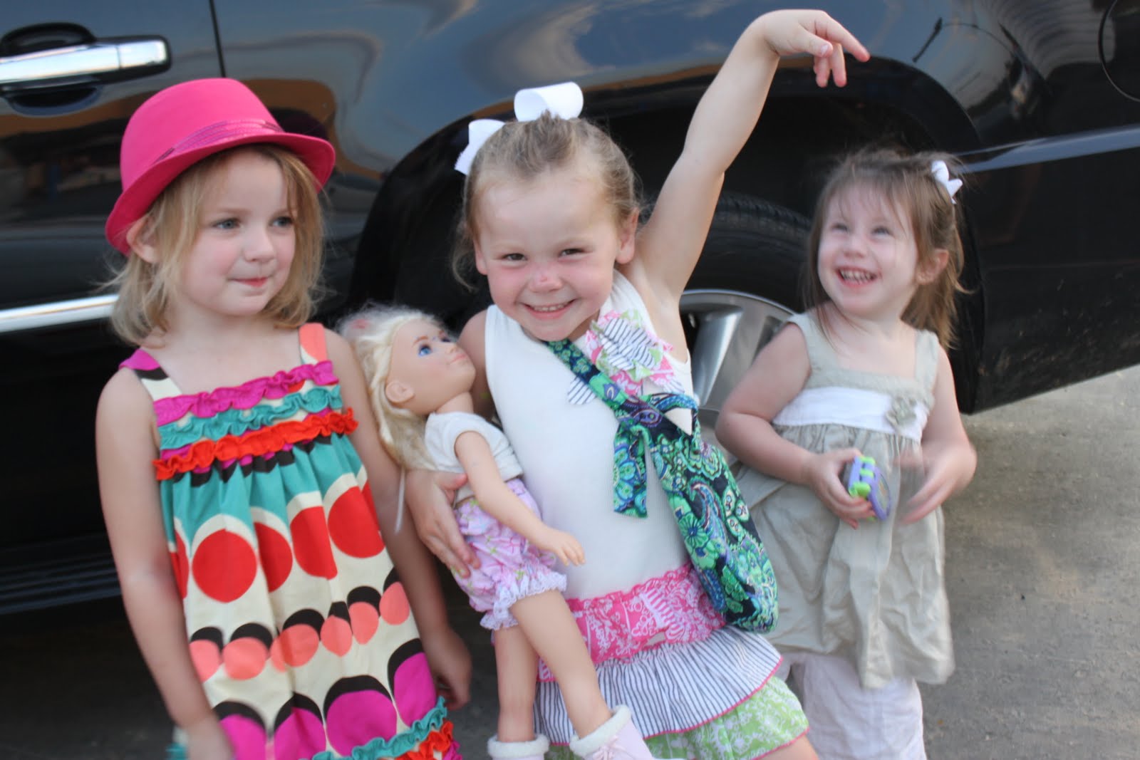 Mojoy: Three divas at WalMart