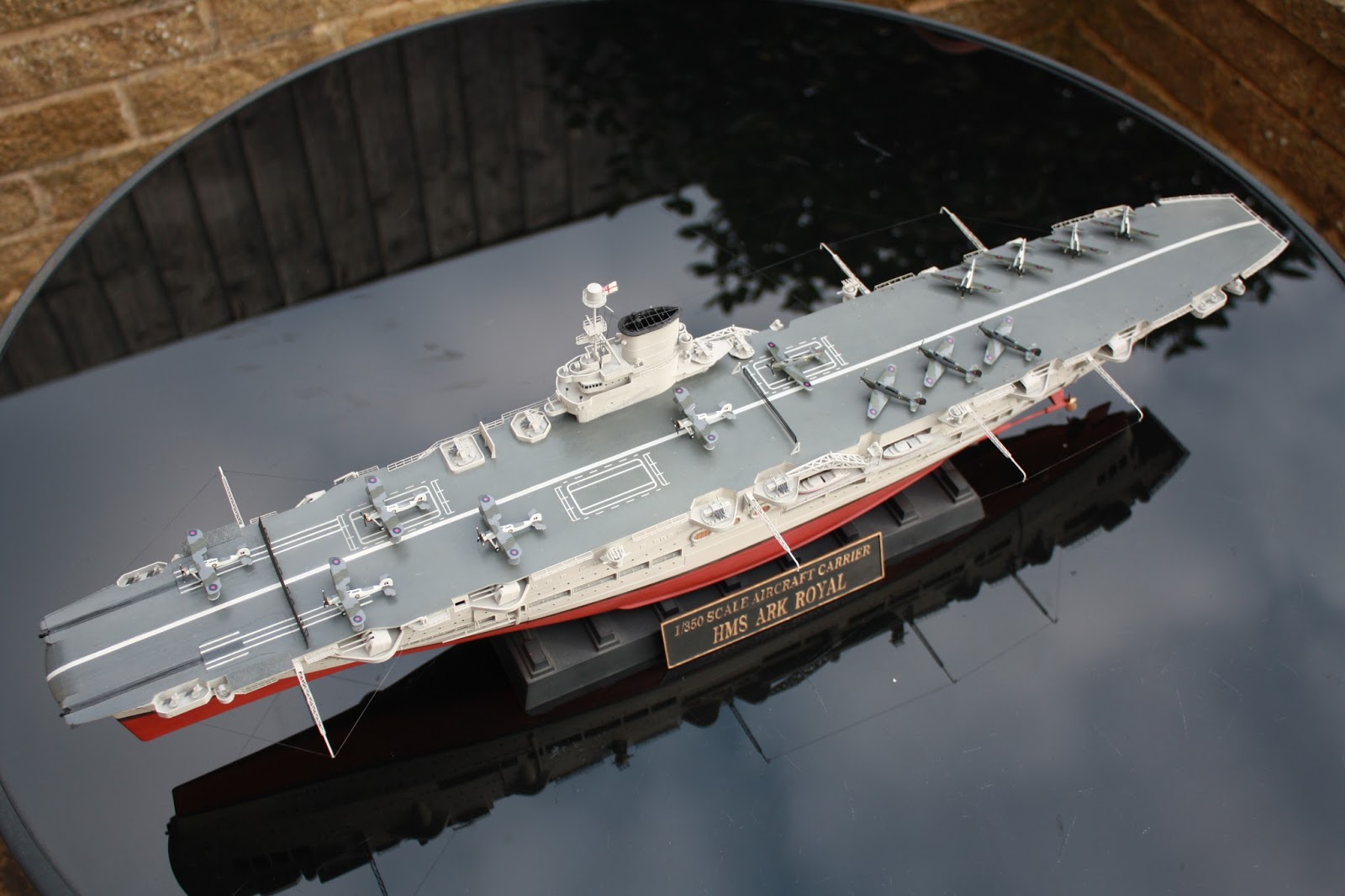 . The Hinckley Shipyard: HMS Ark Royal (1:350)