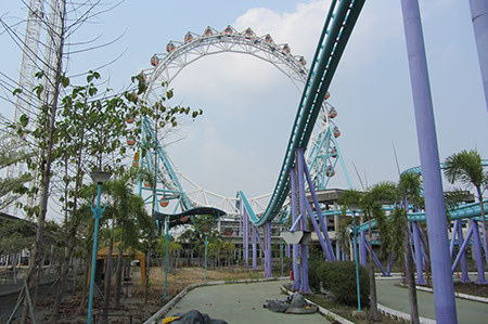 Malcolm's Trip Down Under: Wonder World Extreme Park