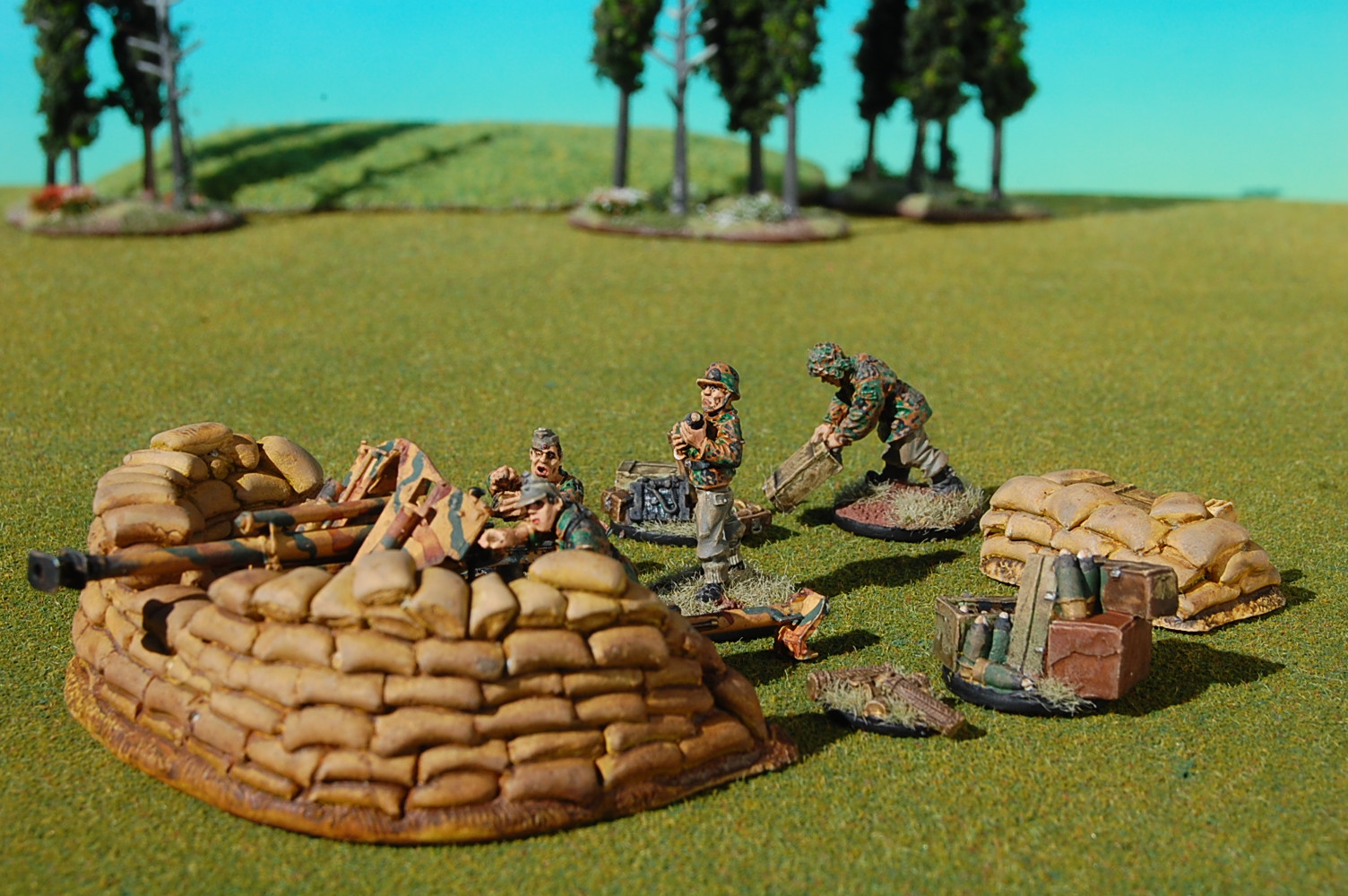 Miniature Minions: WWII 105mm German howitzer emplacement - Bolt Action