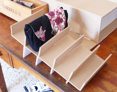 senhouse zakka: Portable display shelves and print smear