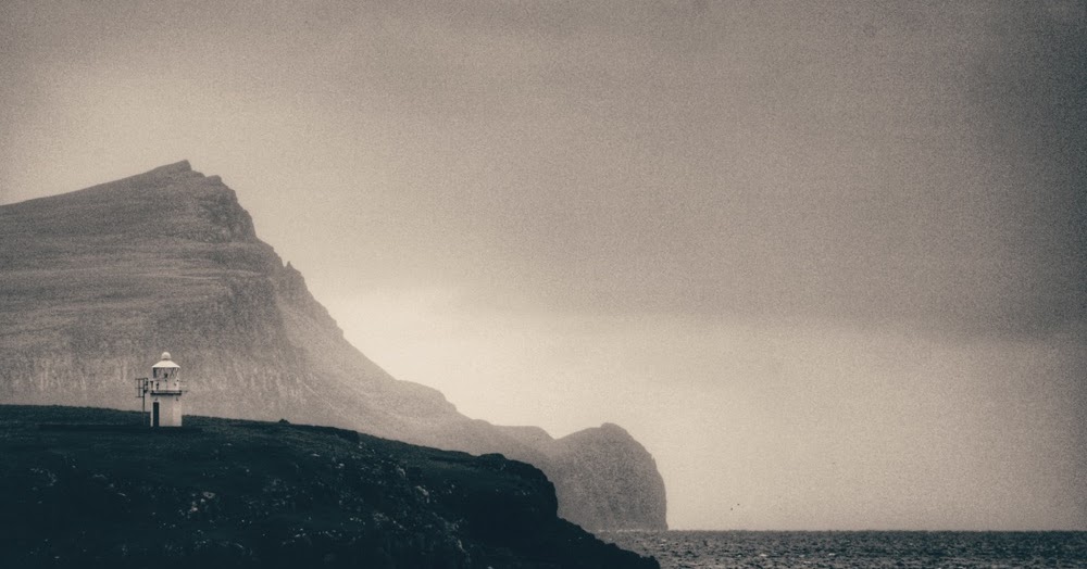 photo hebrides: lighthouse, Waternish Point