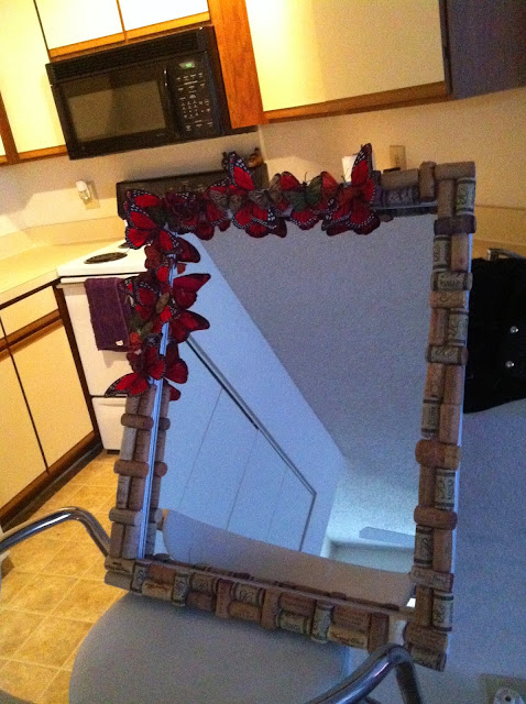 Creative Daydreamin: Wine Cork Mirror