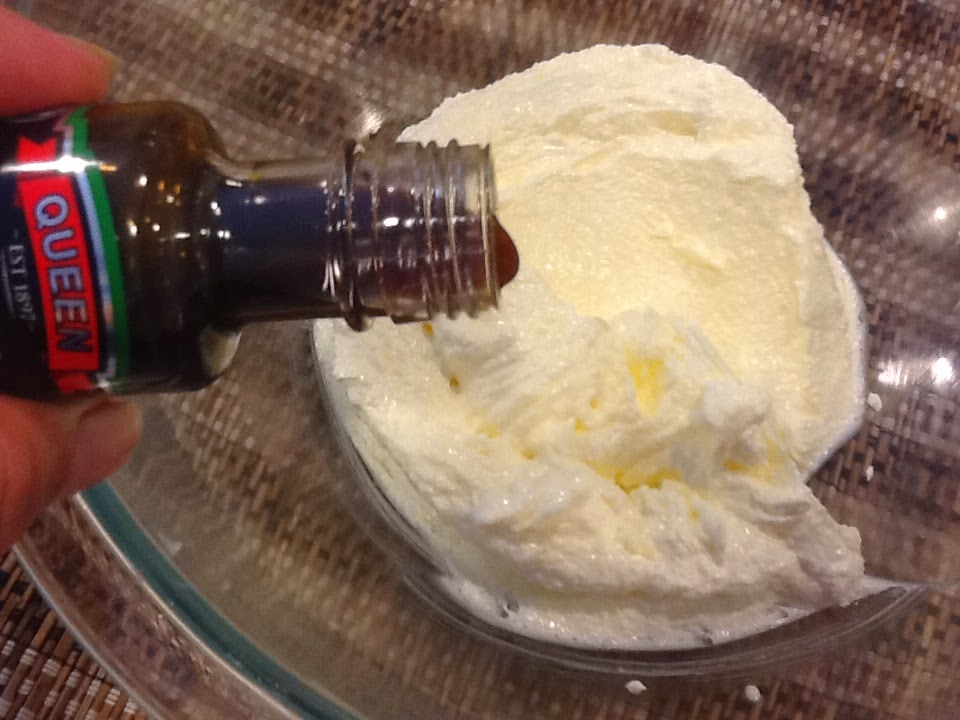 Baking For Cowboys: Super Moist Banana Cupcakes 香蕉杯子蛋糕