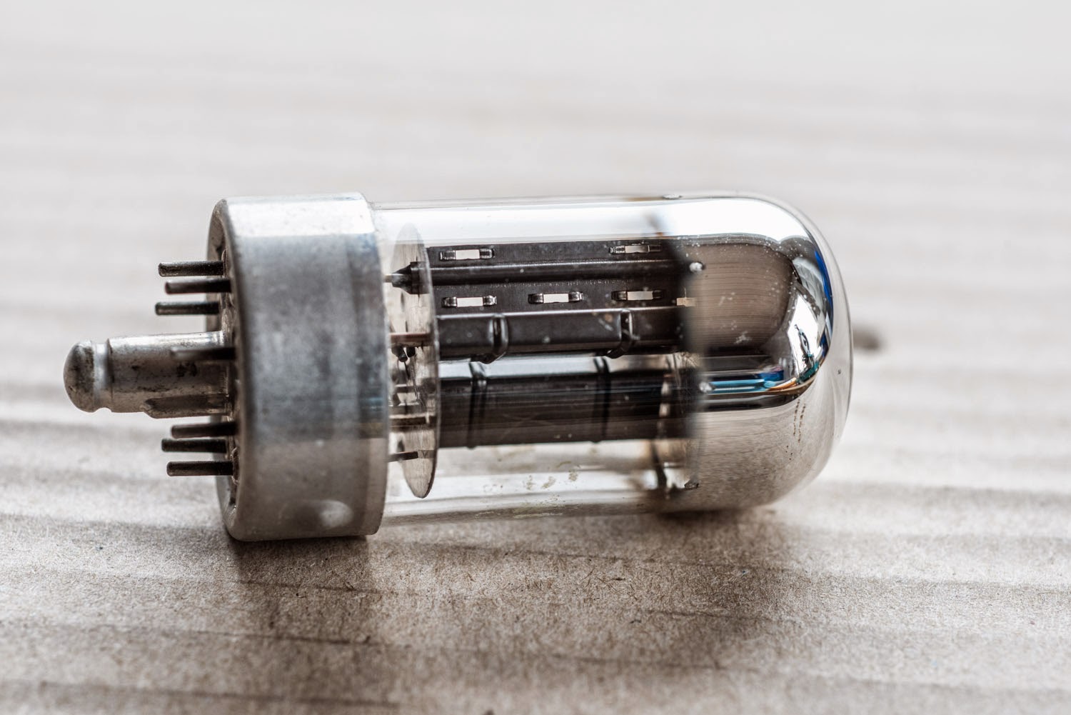 VinylSavor: Tube of the Month : The 7N7