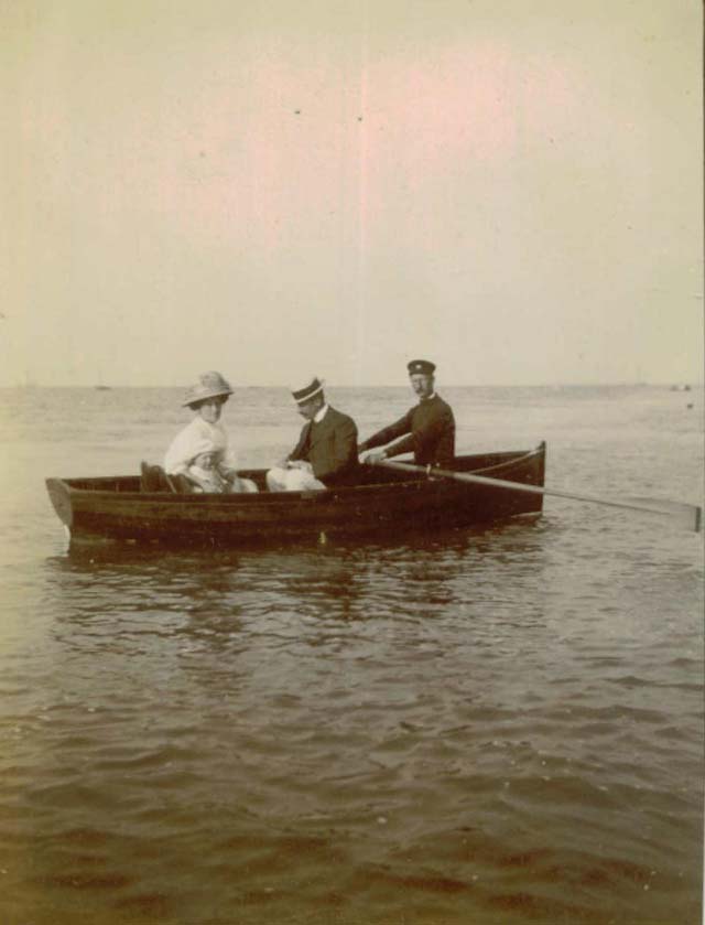 Row, Row, Row Your Boat! – 38 Interesting Vintages Snapshots of People ...
