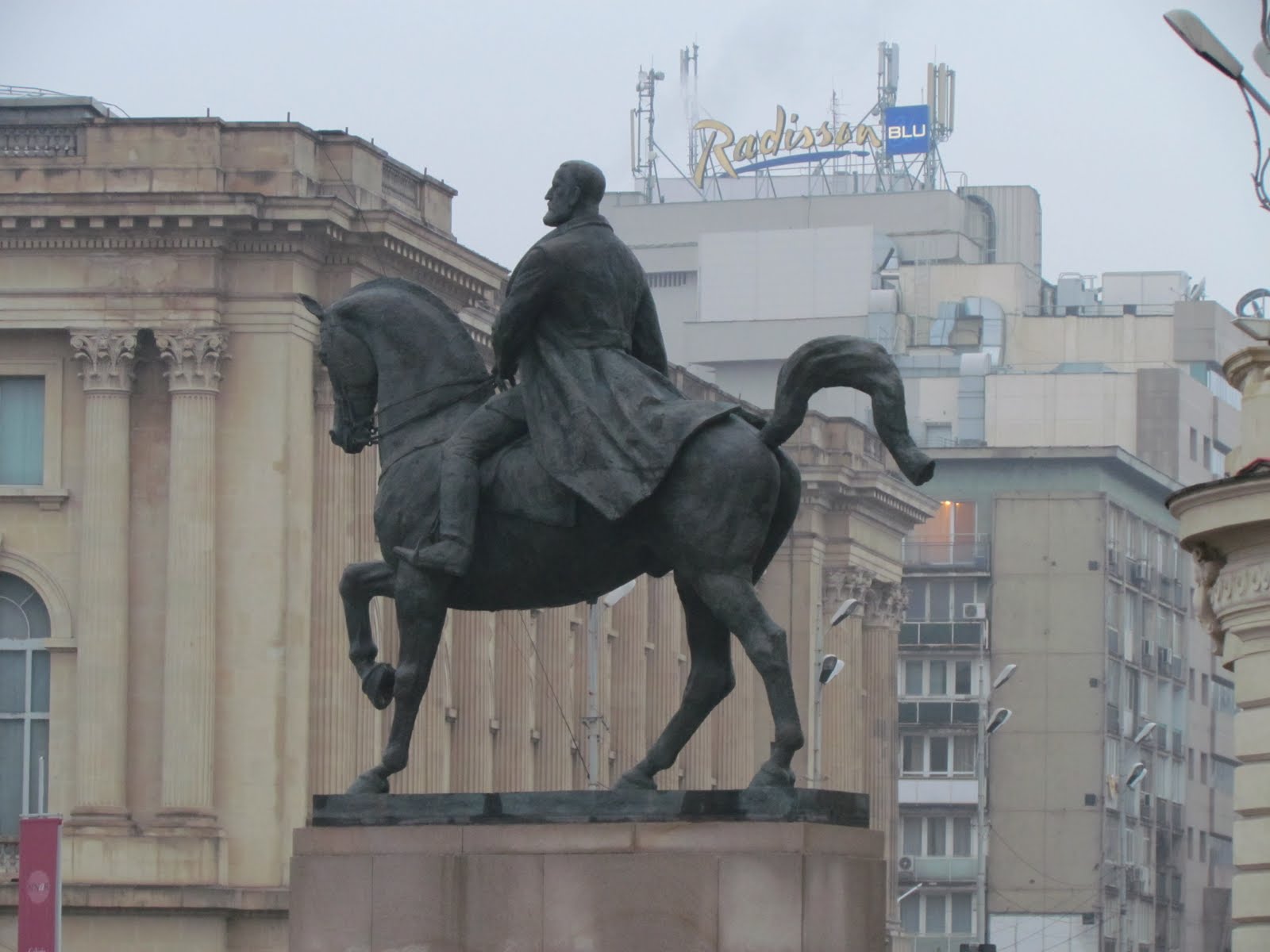 Statuia ecvestra a lui Carol I din Piata Revolutiei | Galerii foto si ...