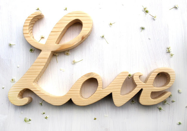 WORLD OF WOOD: DREWNIANY NAPIS 'LOVE'