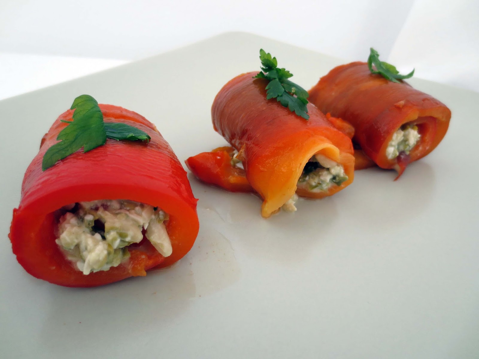 Spanish Kitchenette: Red pepper rolls :: Rollitos de pimientos