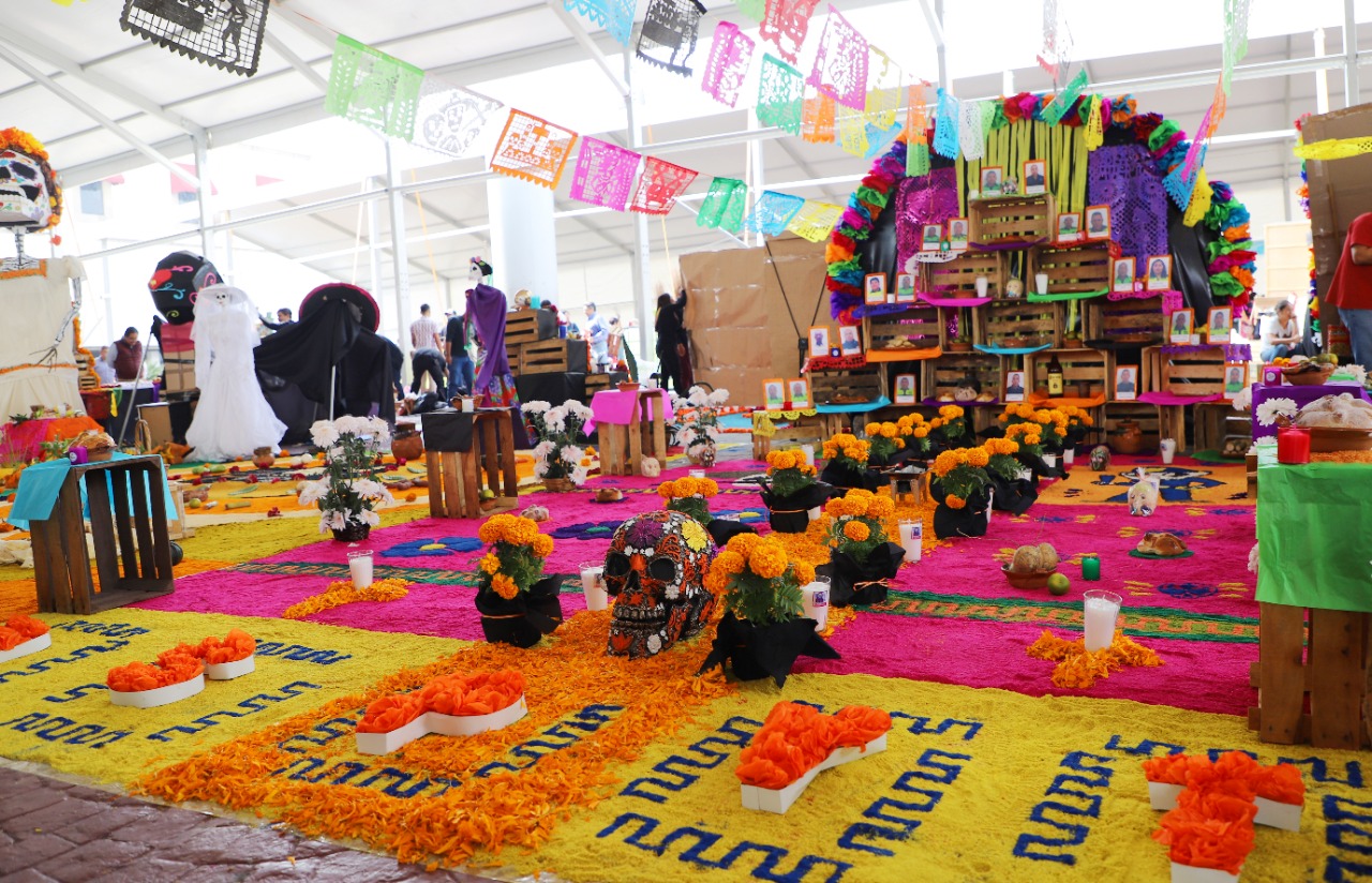 El mexiquense Hoy: Ofrendas monumentales y catrinas gigantes invaden ...