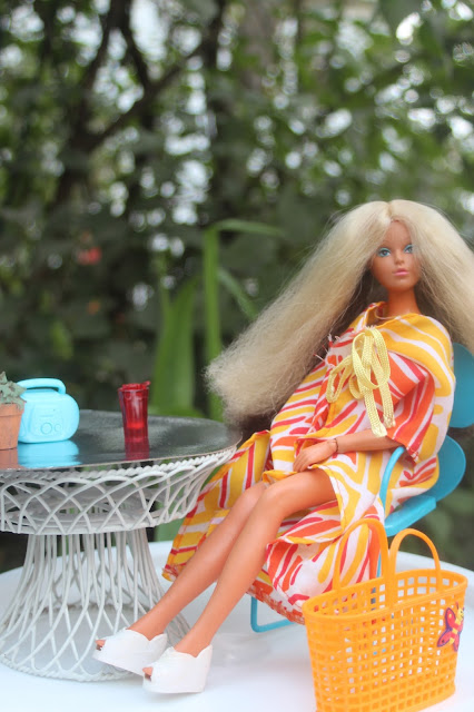 PLANET OF THE DOLLS: Doll-A-Day 2017 #233:Tuesday Taylor and Suntan ...