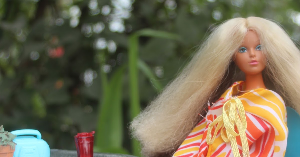 PLANET OF THE DOLLS: Doll-A-Day 2017 #233:Tuesday Taylor and Suntan ...