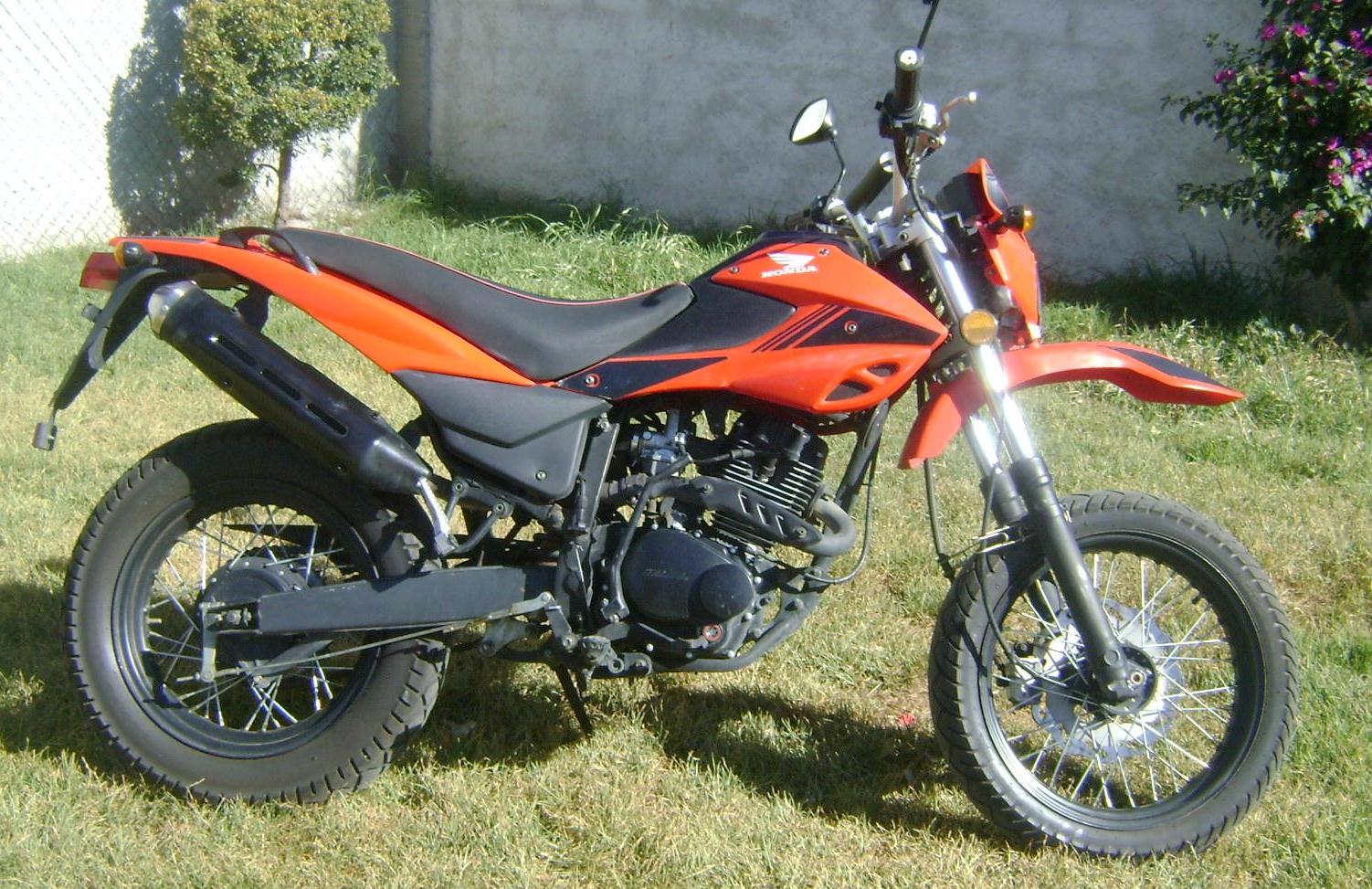 MOTOS, AUTOS Y ALGO MAS: MOTOCICLETA DOBLE PROPOSITO DM 150