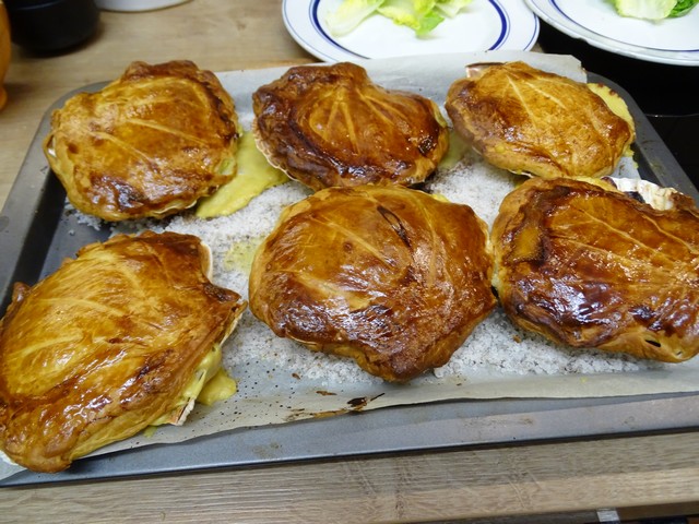 Cuisine en folie: Saint Jacques en coque feuilletée aux jeunes poireaux ...