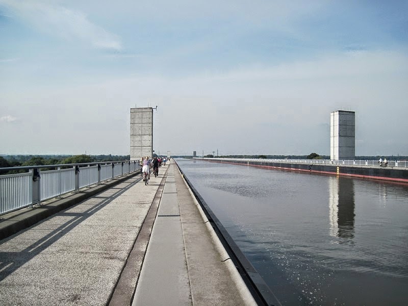 Bizarre Photos: The Stunning Magdeburg Water Bridge | Germany