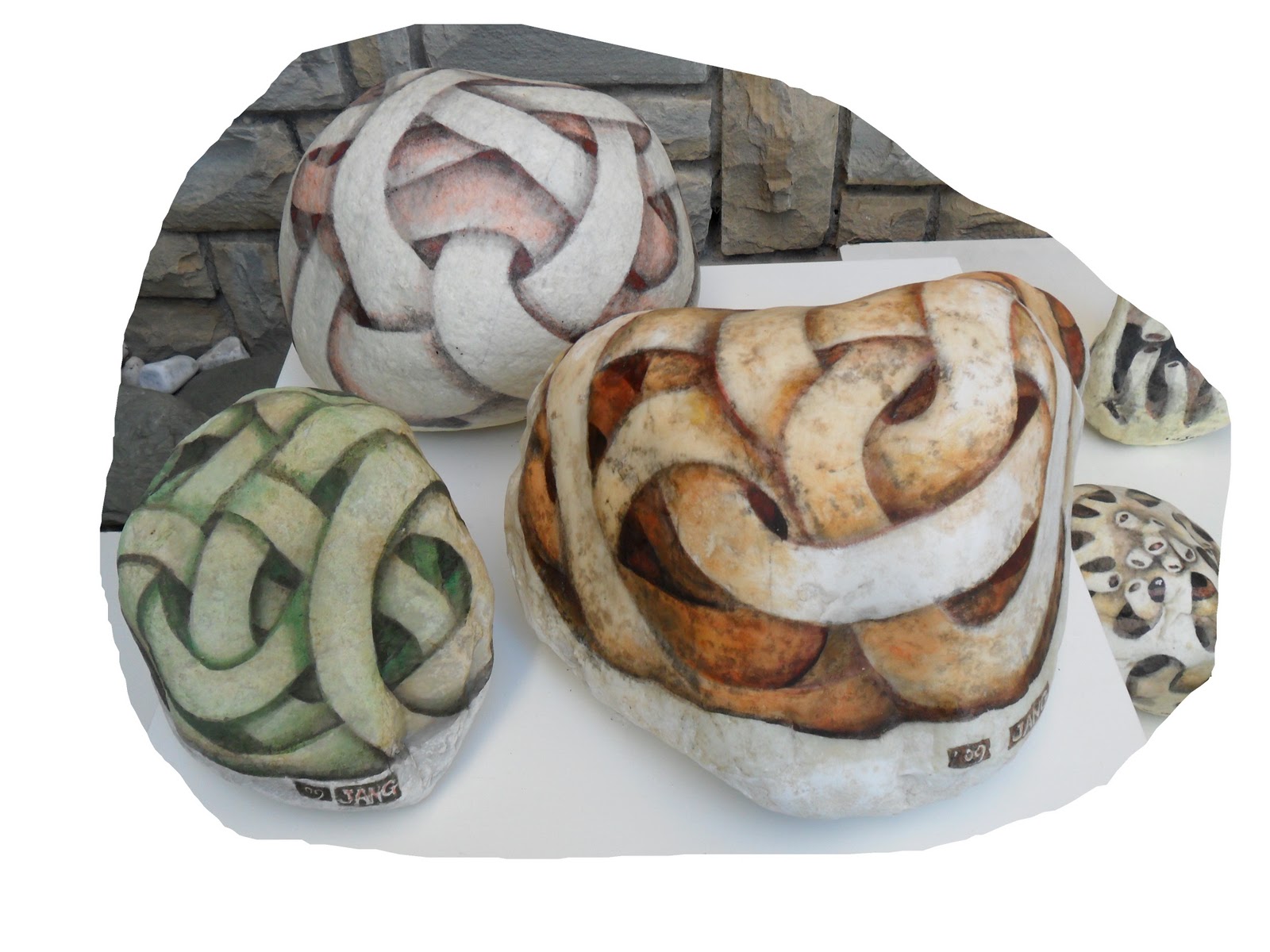 I lavori artistici di Hey Sug Jang: Pietre dipinte (석화)