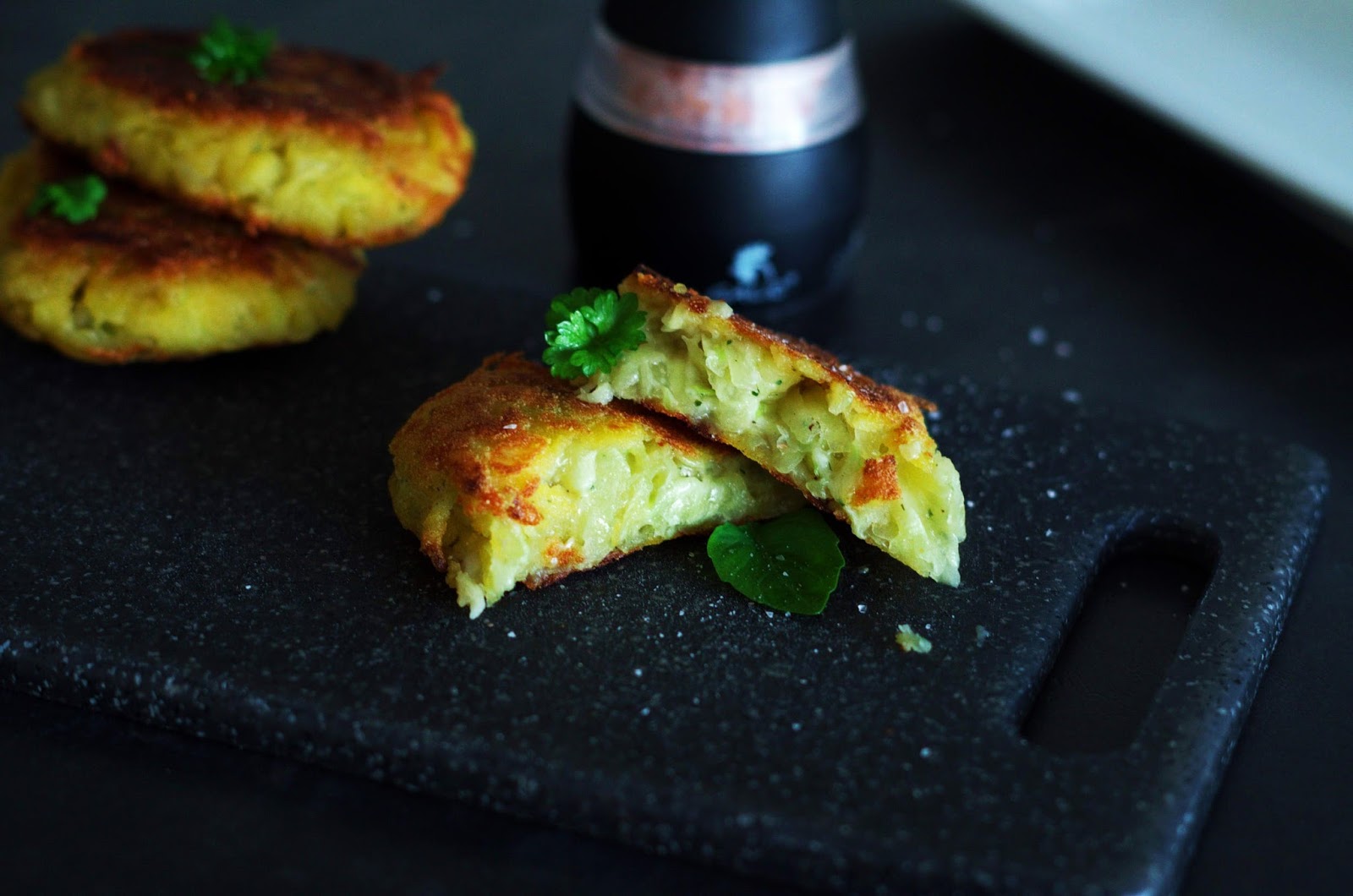 TOIT & PILT: Kartuli- suvikõrvitsa ja juustu kotletid maisijahus