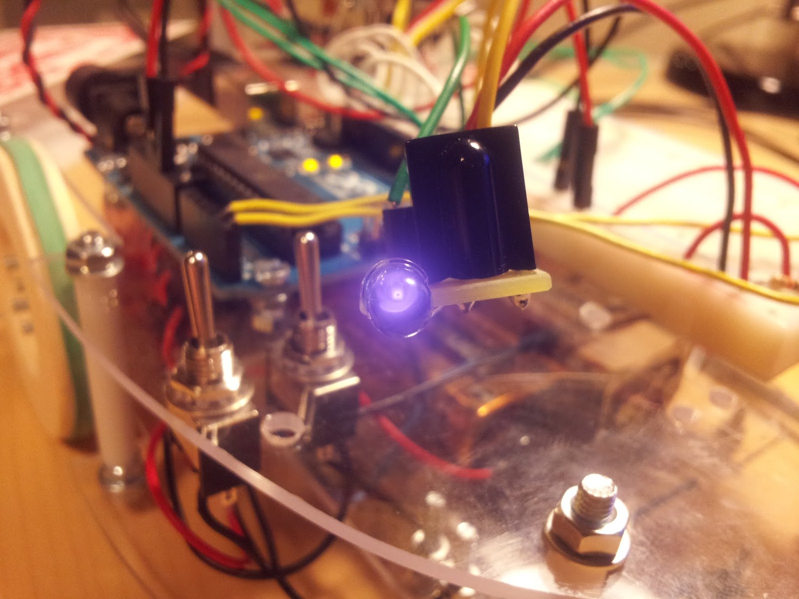 Antonio Vallecillos: Sensor de proximidad por infrarrojos con Arduino