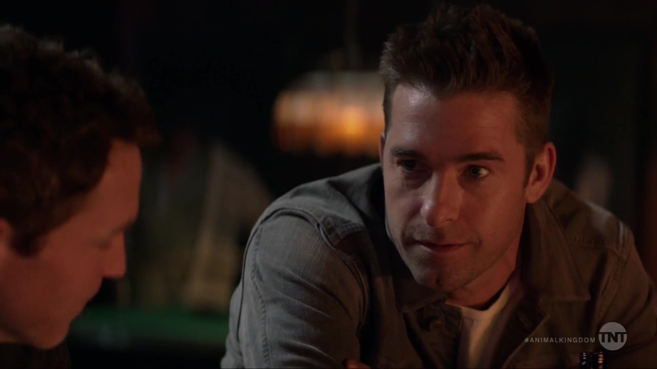 ausCAPS: Scott Speedman shirtless in Animal Kingdom 2-01 "Eat What You ...